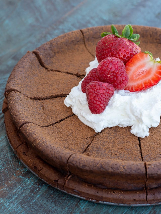 Flourless Chocolate Cake Story - Maebells