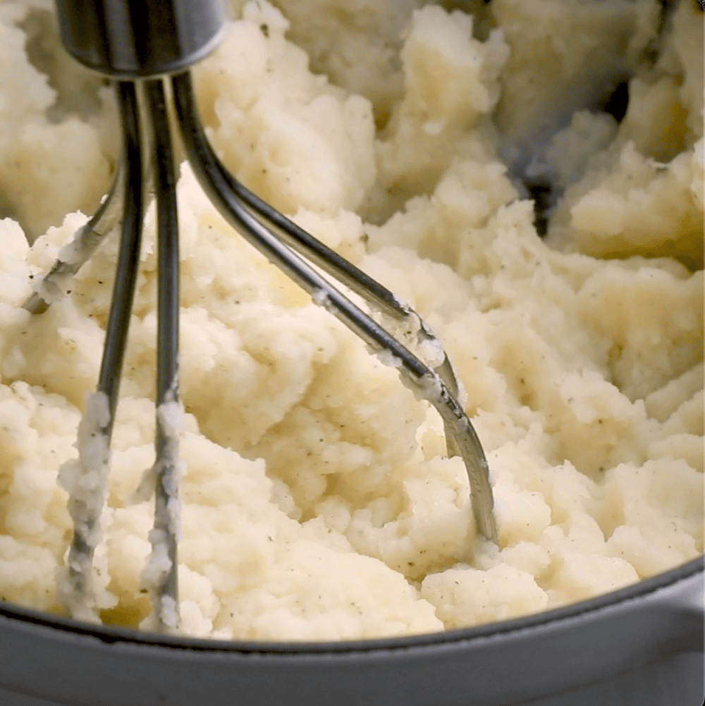 Mom's BEST EVER Mashed Potatoes Recipe - Maebells
